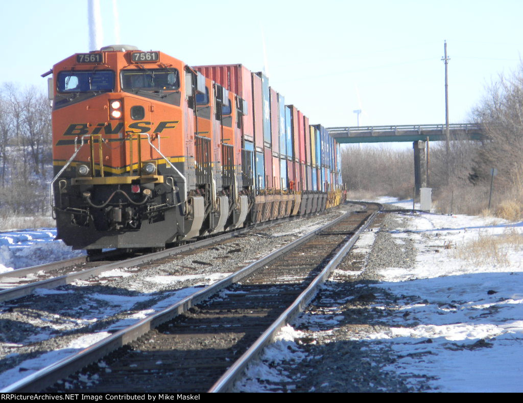 BNSF 7561